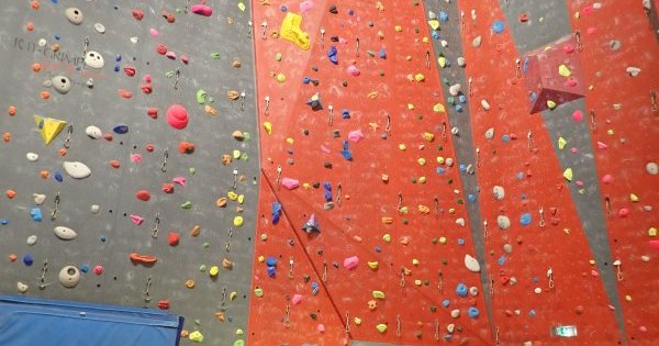 Le mur nouveau est arrivé à Briançon ! ;) - Briançon Escalade